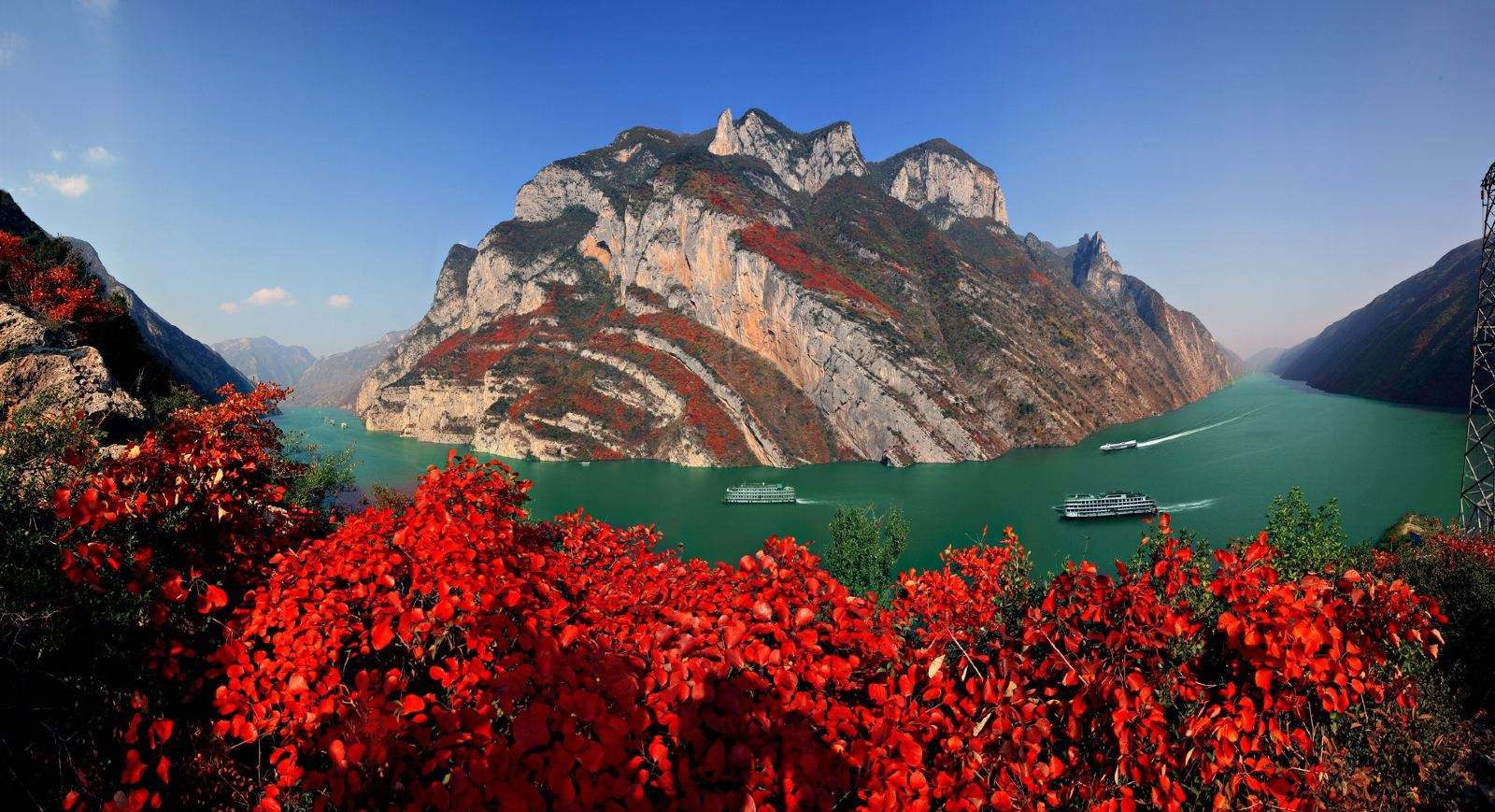 The 12 Peaks Of The Wushan Mountain